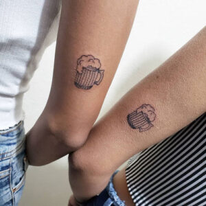 Tatuajes de Amigas y Copas de Cerveza, Vino, Tragos 🥂🍷🍸 【Lo Mejor de 2025