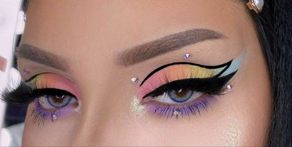 Maquillaje con Strass 【30 Deslumbrantes Ideas】 【Lo Mejor de 2025